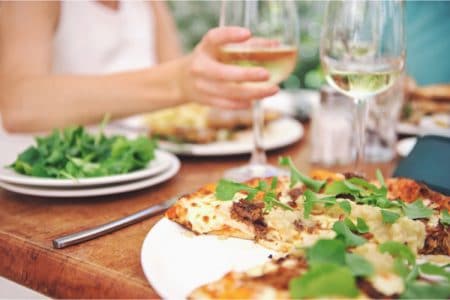 Try These 8 Simple and Delicious Ways to Eat Healthy When Dining Out